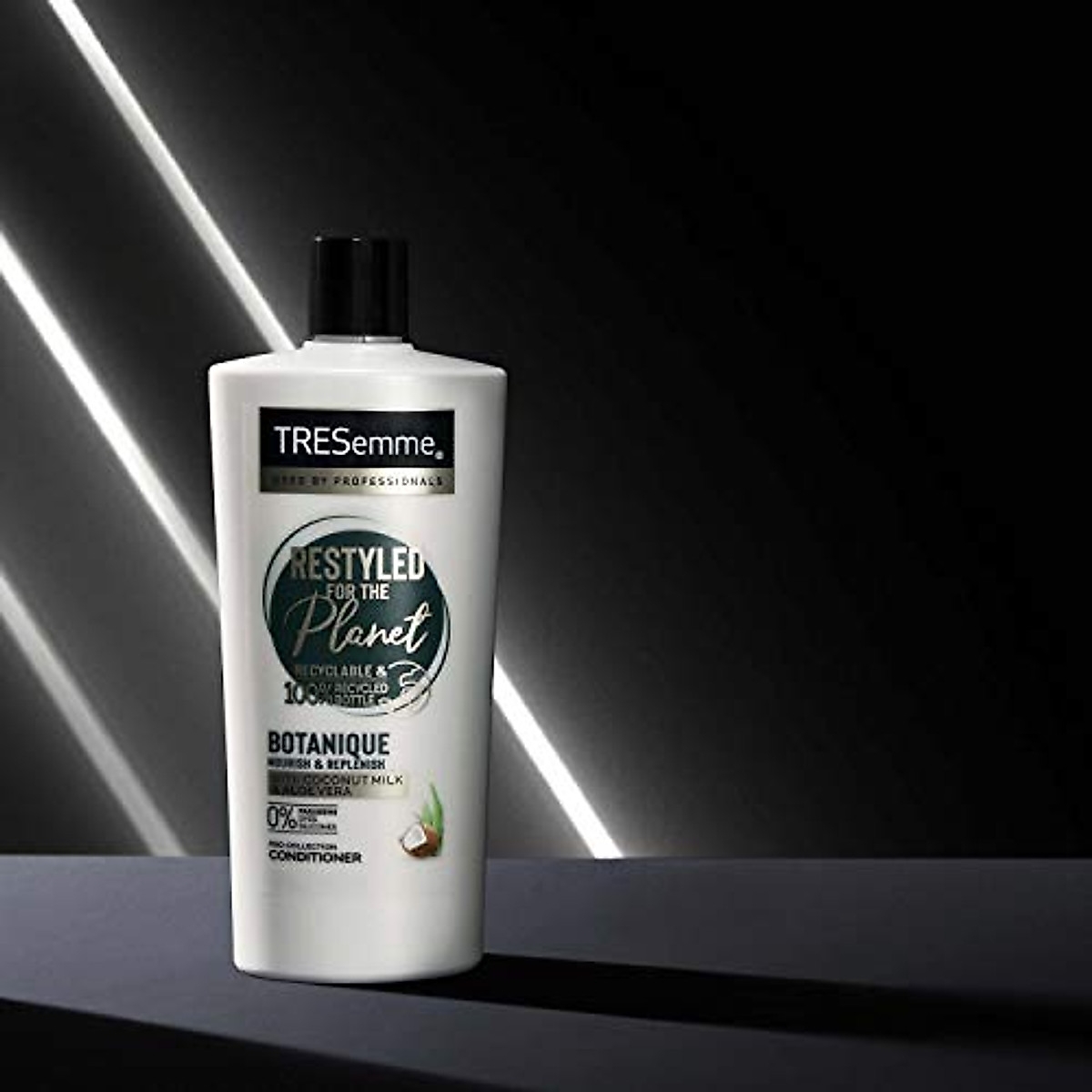 TRESemmé Botanique Conditioner Nourish and Replenish Coconut and Aloe Vera Paraben-free, Dye-free, Silicone free Conditioner 22 oz