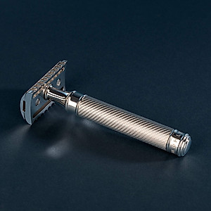 MÜHLE TRADITIONAL Grande Stainless Steel Safety Razor (Open Comb)