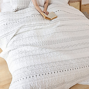 JANZAA Quilt Bedding Set Boho for All Season, 3 PCS Bedspreads Queen Size with Grey Geometry Pattern On White (Two Pillow Cases)