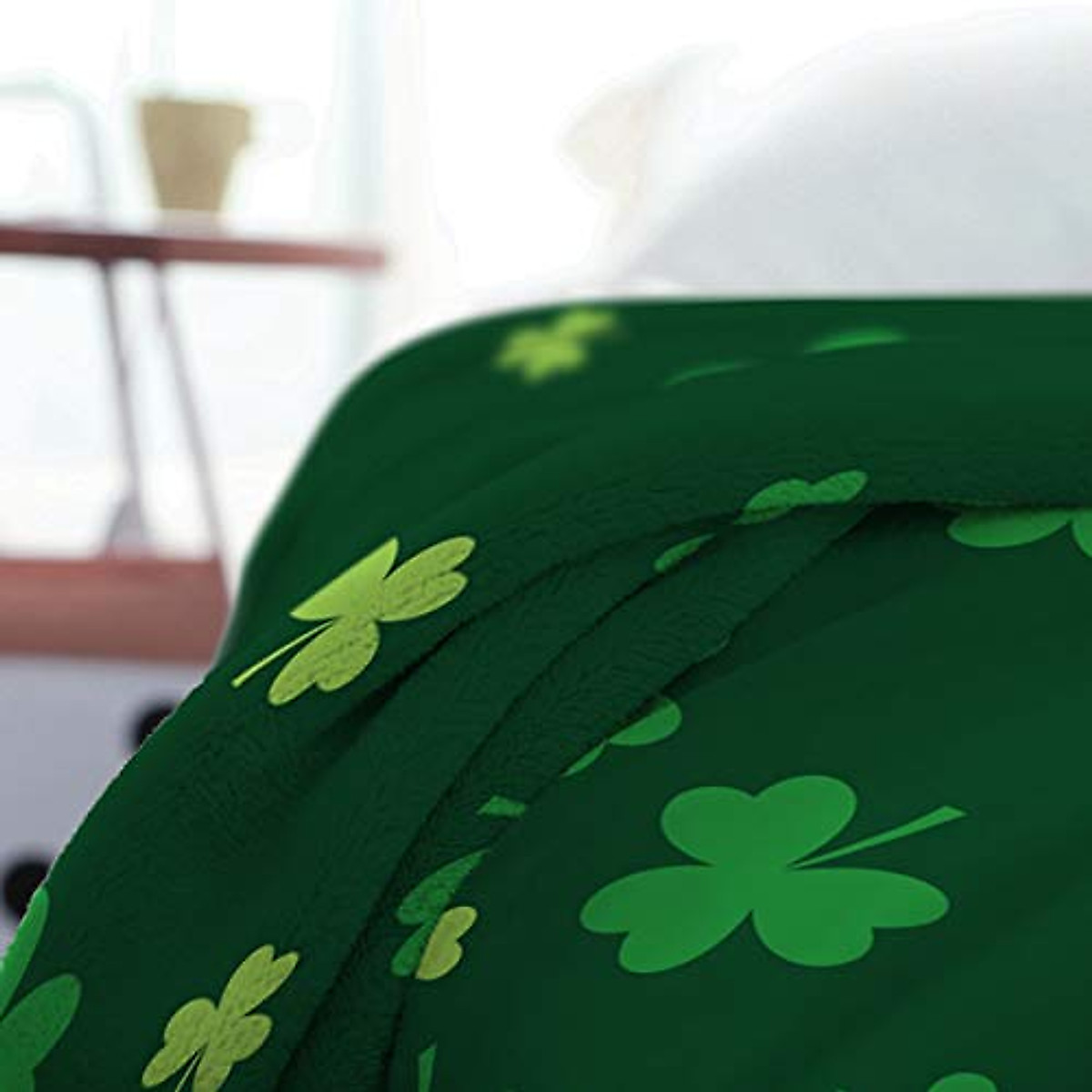DoremiHome St. Patrick's Day Throw Blanket 40x50 inches Soft Cozy Plush Bed Blanket Fuzzy Throw for Sofa Couch, Lap TV Blanket Comfort Caring Gift - Green Lucky Shamrocks Irish Clover