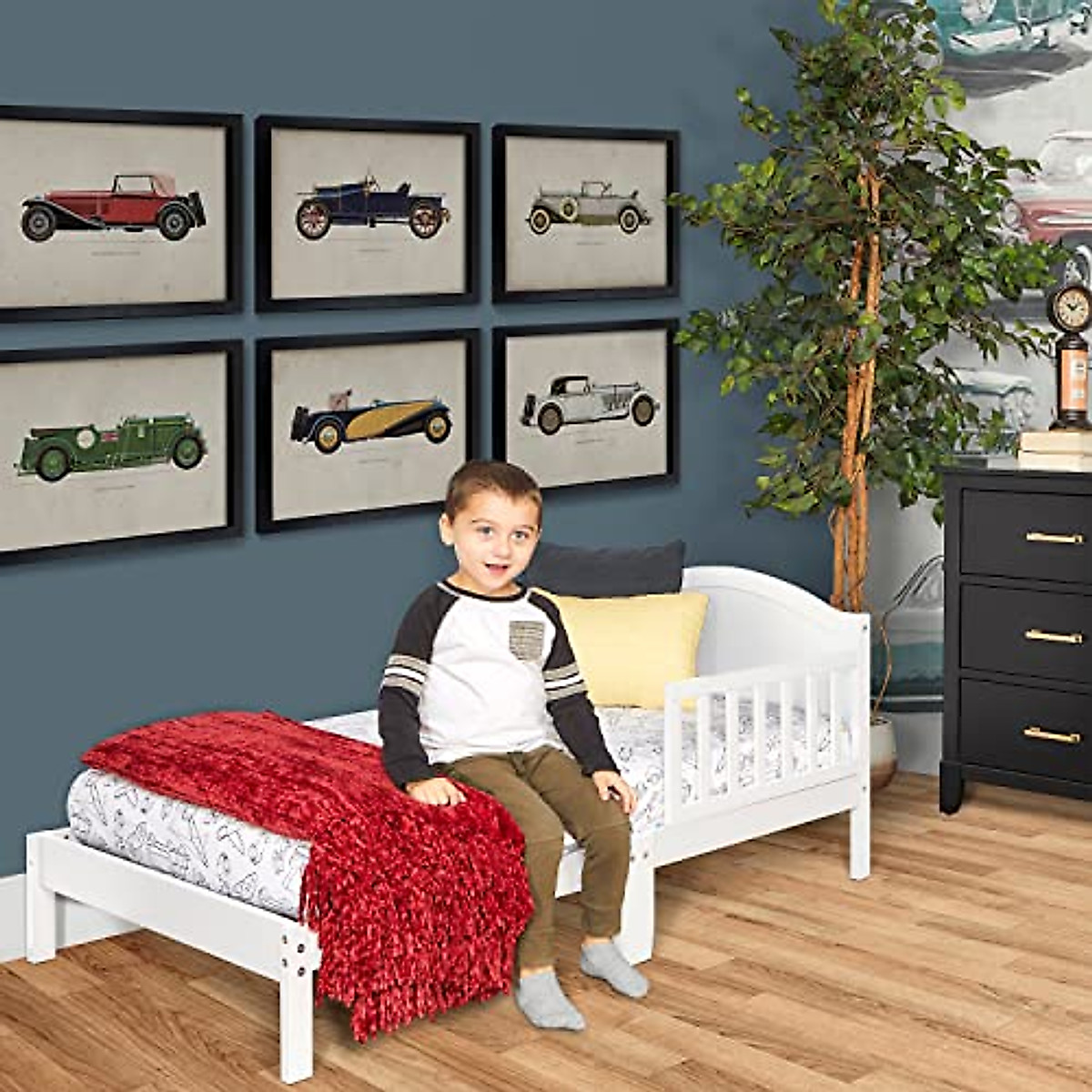 Dream On Me Sydney Toddler Bed in White, Greenguard Gold Certified, JPMA Certified, Low To Floor Design, Non-Toxic Finish, Safety Rails, Made Of Pinewood