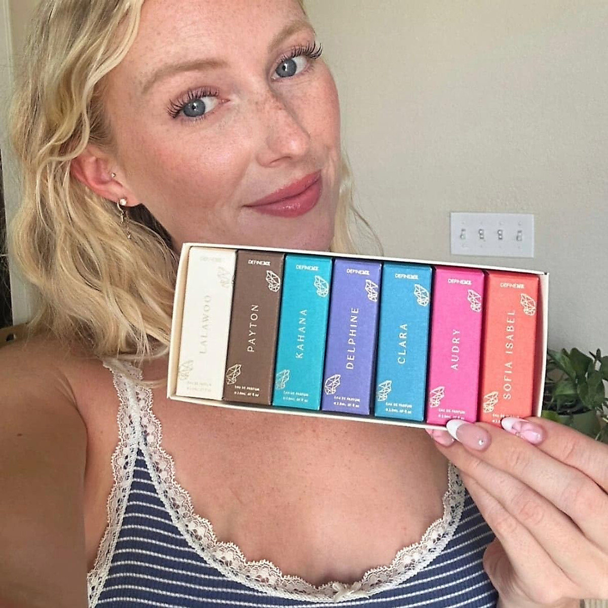 DefineMe Mini Perfume Gift Set, Pack of 7 Scents, Natural Perfume Mists for Women, Petite Discovery Kit Sampler