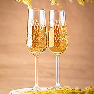 P Lab Set of 2, Bride and Groom Champagne Glasses w/Last Name & Date, Personalized Mr. Mrs. Engagement & Wedding Champagne Flutes, Toasting Glasses - Customized Etched Flutes, Wedding Gift #N5