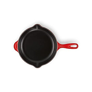 Le Creuset Classic Cast Iron Handle Skillet, 9", Cerise
