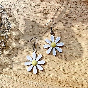 Daisy Earrings,Daisy Flower Earrings for Women,Acrylic Yellow Flower Daisy Dangle Earring Wild Lily Petals Hawaii Plant Earrings