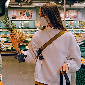 KESOCORAY Women Wristlet Bracelet Keychain Wallet,Silicone Wooden Beaded Bangle Key Ring Tassel Key Chain with Lipstick Holder for Girls(Black)