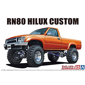 Aoshima Toyota RN80 Hilux Long Bed Liftup ’95 1:24 Scale Model Kit