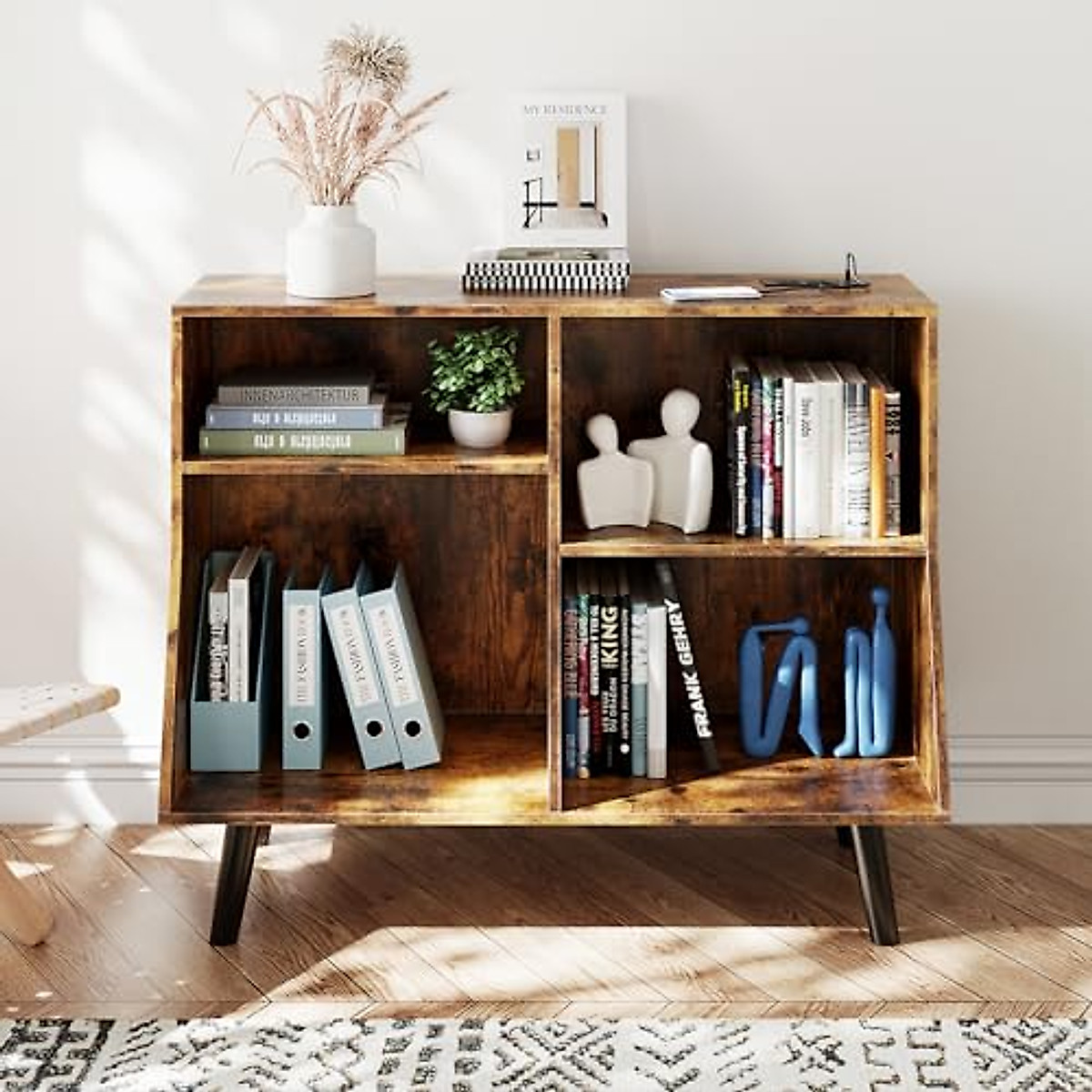 Ethlomoer Storage Organizer BookShelf with Outlets, 3 Tier Mid-Century Modern Bookcase with Legs, Freestanding Wood Open Bookcase, Retro Industrial Horizontal Bookcase for Bedroom, Living Room, Office