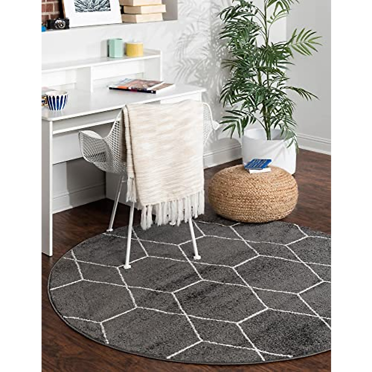 Unique Loom Trellis Frieze Collection Area Rug - Geometric (4' 1" Round, Dark Gray/ Ivory)