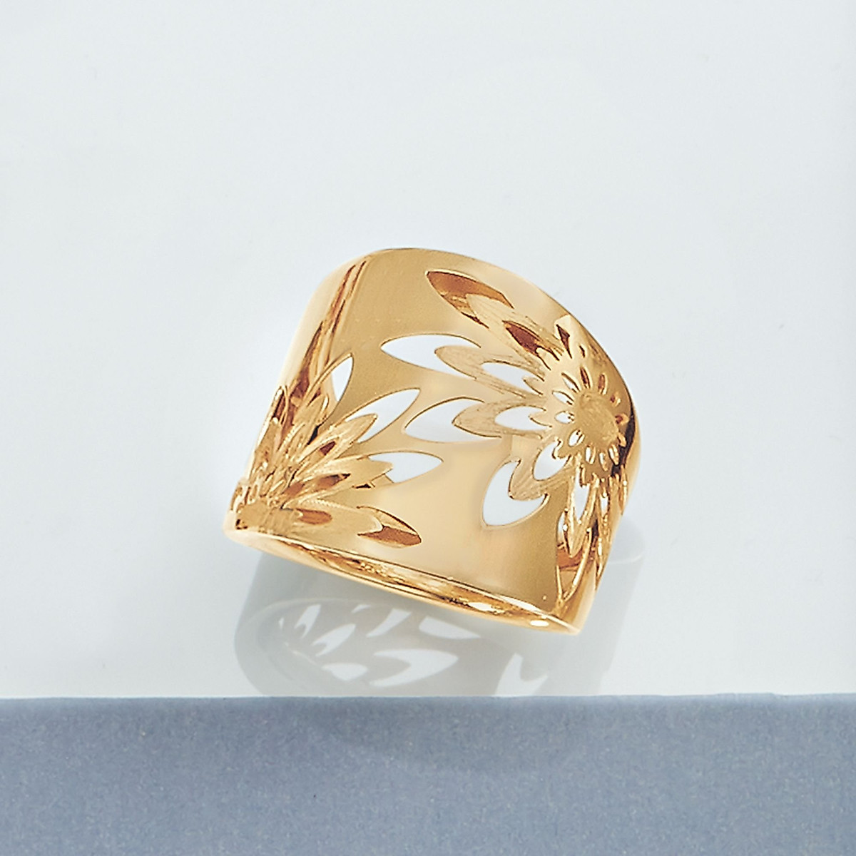 Ross-Simons Italian 14kt Yellow Gold Openwork Floral Ring. Size 9