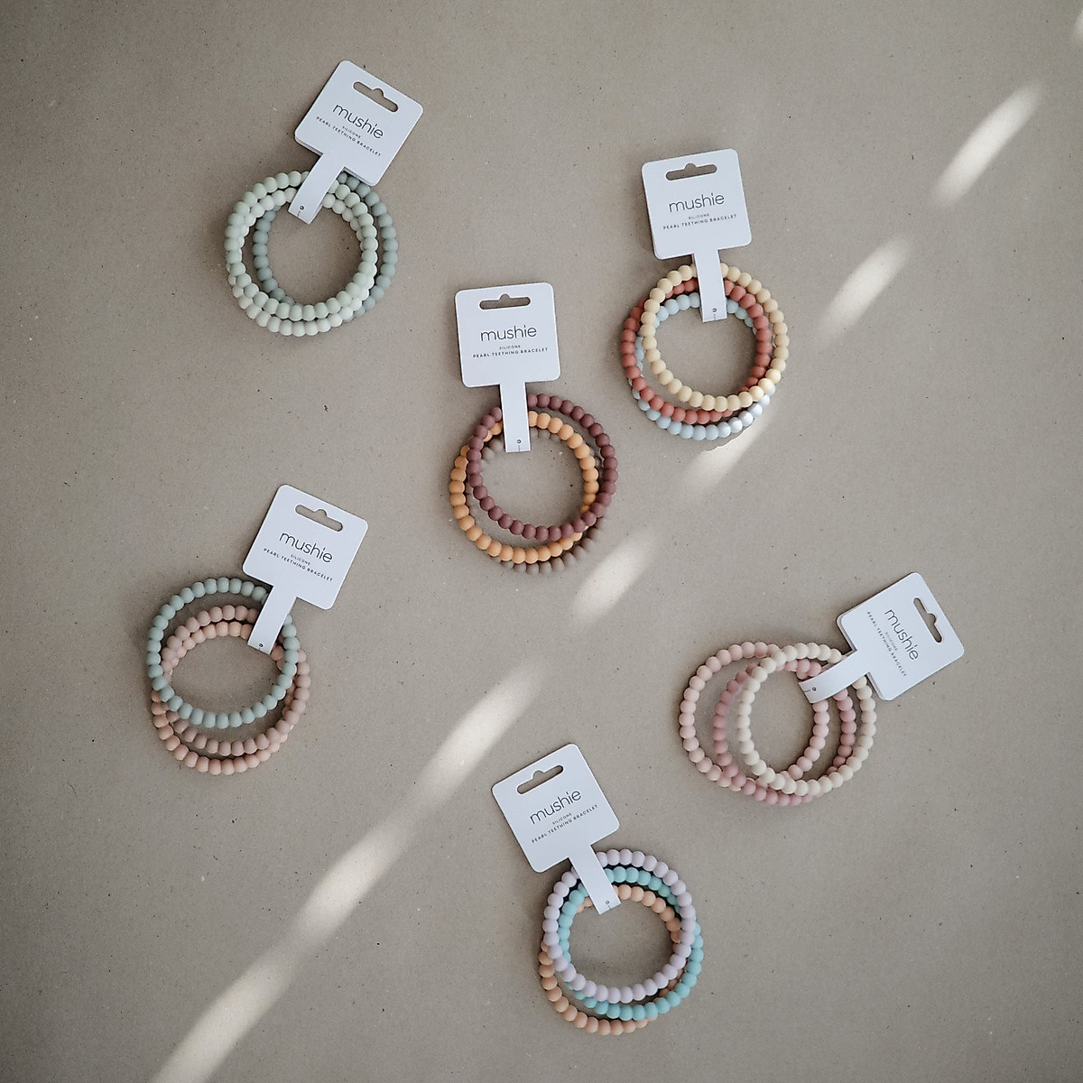 mushie Pearl Teether Bracelet | 3-Pack (Linen/Peony/Pale Pink)