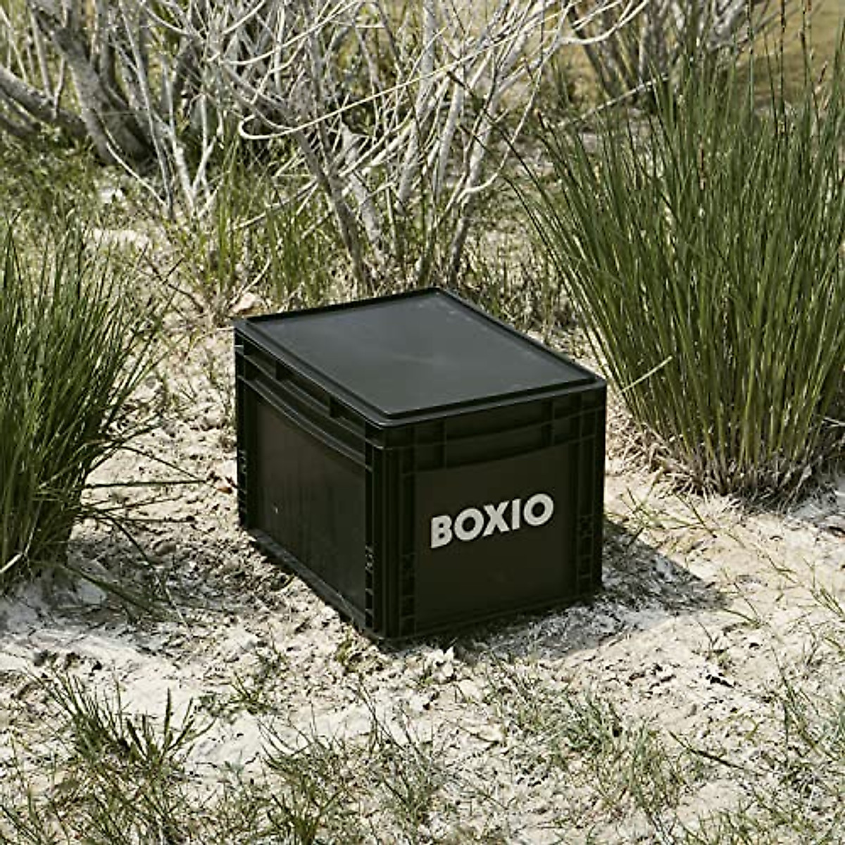 BOXIO Solo: Storage box with lid – 14,7" x 11,8" x 11,0" – perfect plastic transport box for camping, boat or garden – stackable with other stacking boxes – Made in Germany