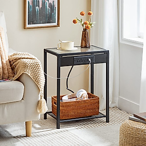 HOOBRO Side Table with Charging Station, Set of 2 End Tables with USB Ports, Nightstand for Tight Spaces, Tempered Glass, Modern Metal Frame, for Office, Bedroom, Living Room, Black BK76UBZP201