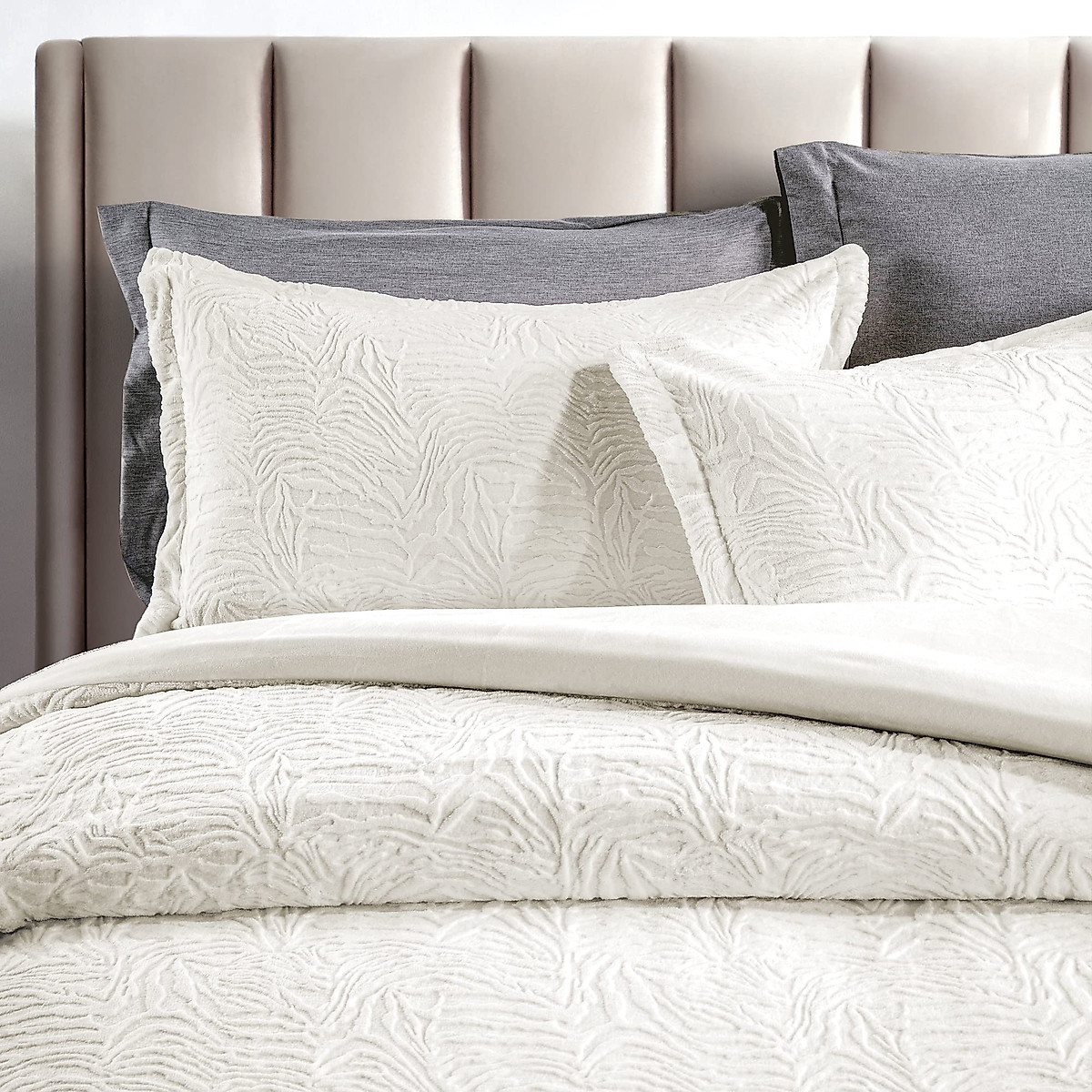 TILLYOU White Fluffy Duvet Cover Queen Set, Ultra Soft Shaggy Comforter Set Milk Crystal Velvet Bedding Faux Fur Plush Fuzzy Comforter Cover, 3 Pieces (1 Duvet Cover + 2 Pillow Shams)