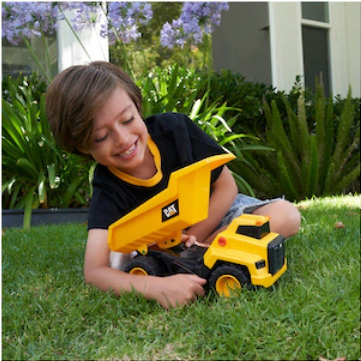CAT Construction Toys, Power Haulers Dump Truck, Realistic Lights and Sounds, Motion Drive Technology, Working Features, & Realistic Construction Experience.