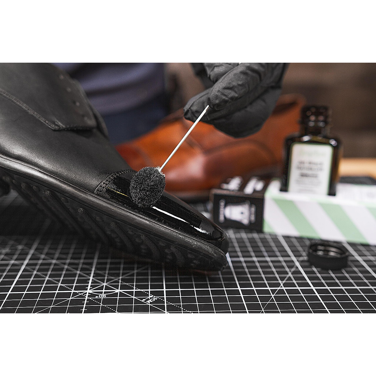 Angelus Leather Dye - Flexible Leather Dye for Shoes, Boots, Bags, Crafts, Furniture, & More 3oz (Jet Black)