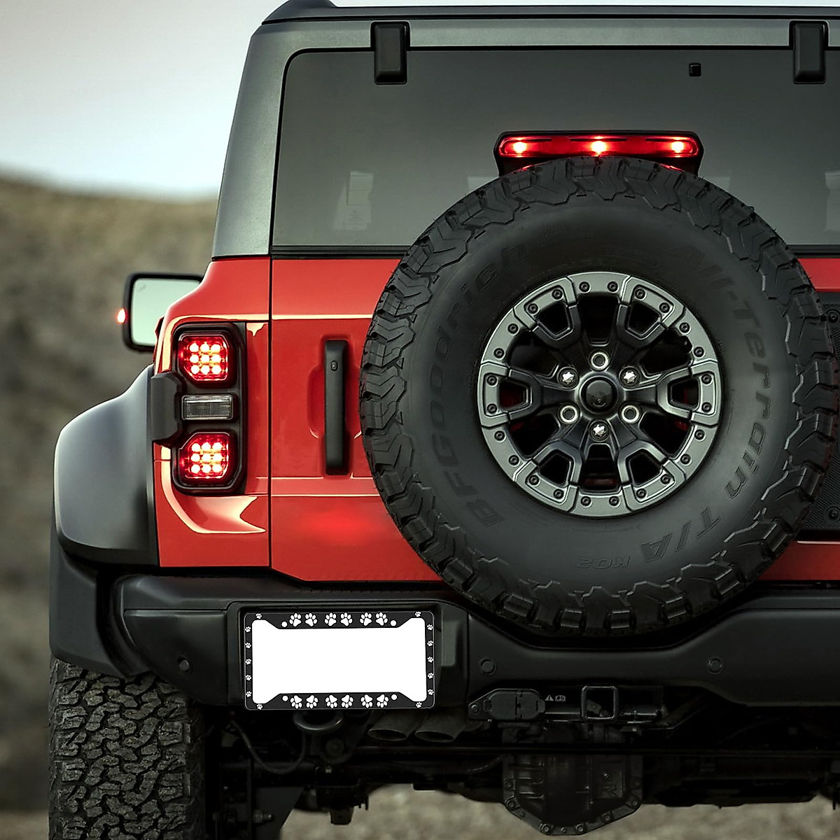 gunhunt 2 PCS Paw Print License Plate Cover, Aluminum Alloy License Plate Holder, with 4 PCS Paw Valve Stem Caps and 2 PCS Car Water Coaster, Universal for Most Car SKU Trucks Accessories Set