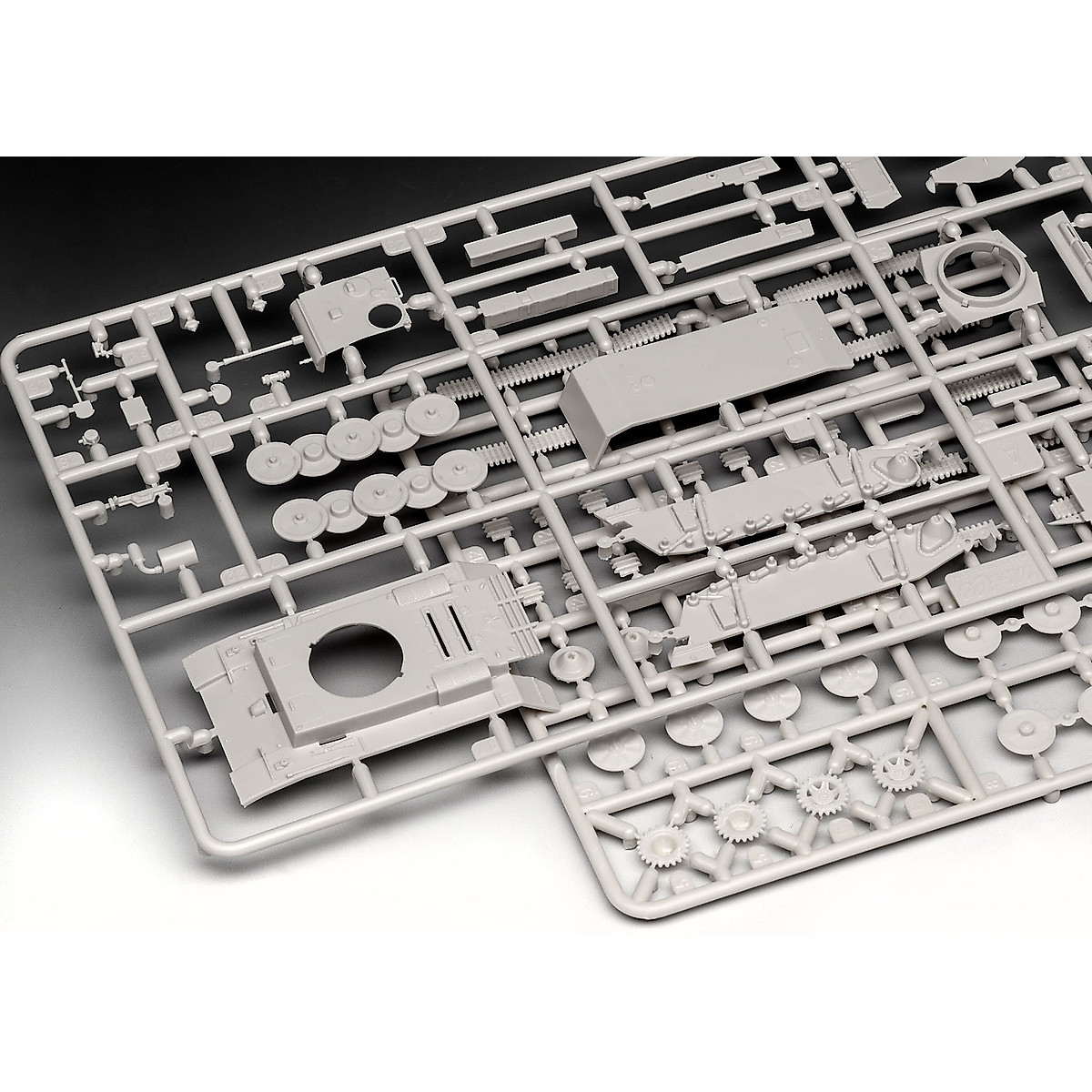 Revell RV03266 03266 Pzkpfw II Ausf. L. 'Luchs' (Sd.Kfz.123) 1: 72 Scale Model Kit, Various