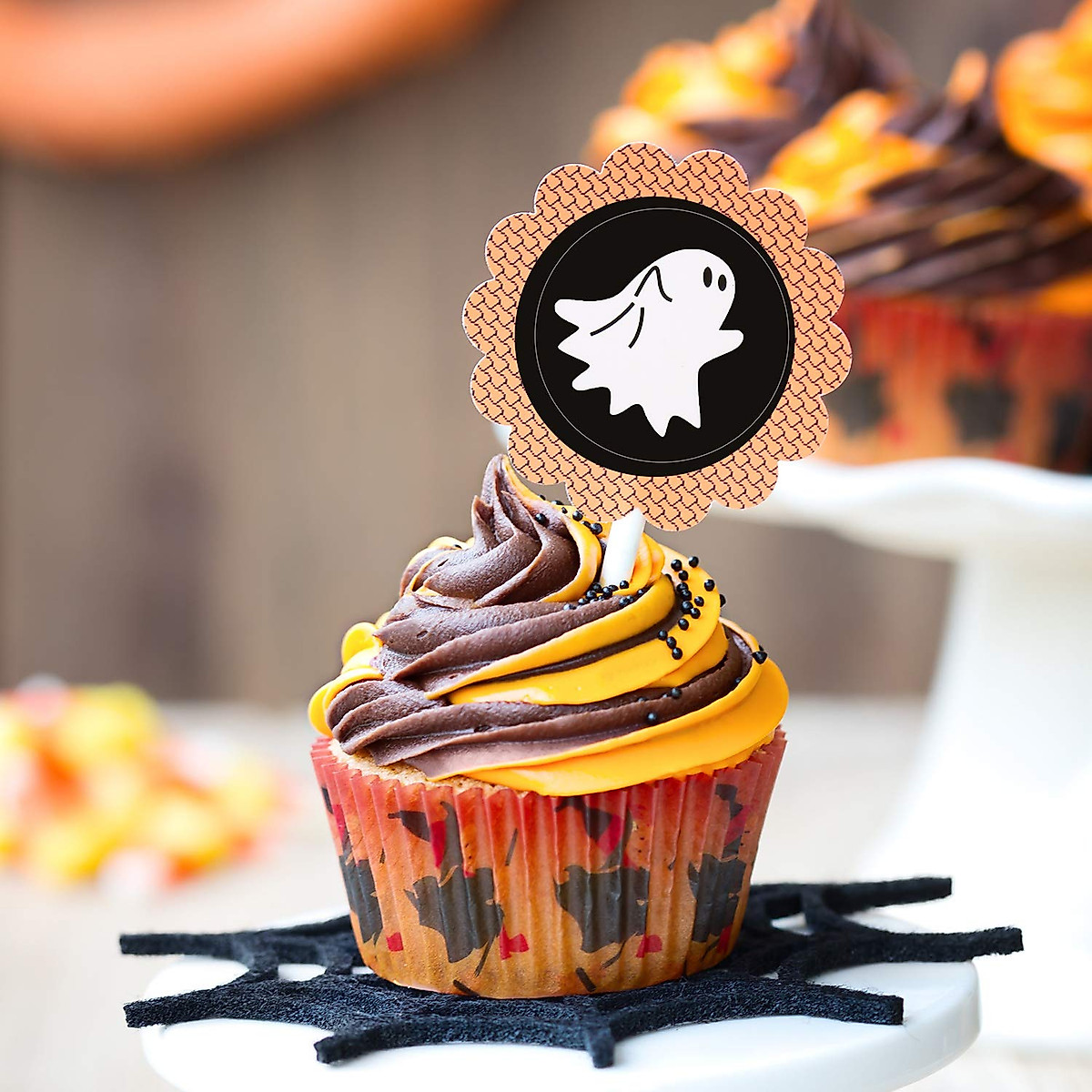 100 Pieces Halloween Stickers Round Seal Label Stickers Assorted Pumpkin Skull Bat Ghost Pattern Stickers for Halloween Party Decoration (Basic Style)