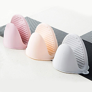 Silicone Pot Holders, Heat Resistant Silicone Microwave Oven Pot Mitts Kitchen Dishes Convenient Insulated Finger Glove BBQ Cooking Baking Holder Tool Set of 2 (Random Color)