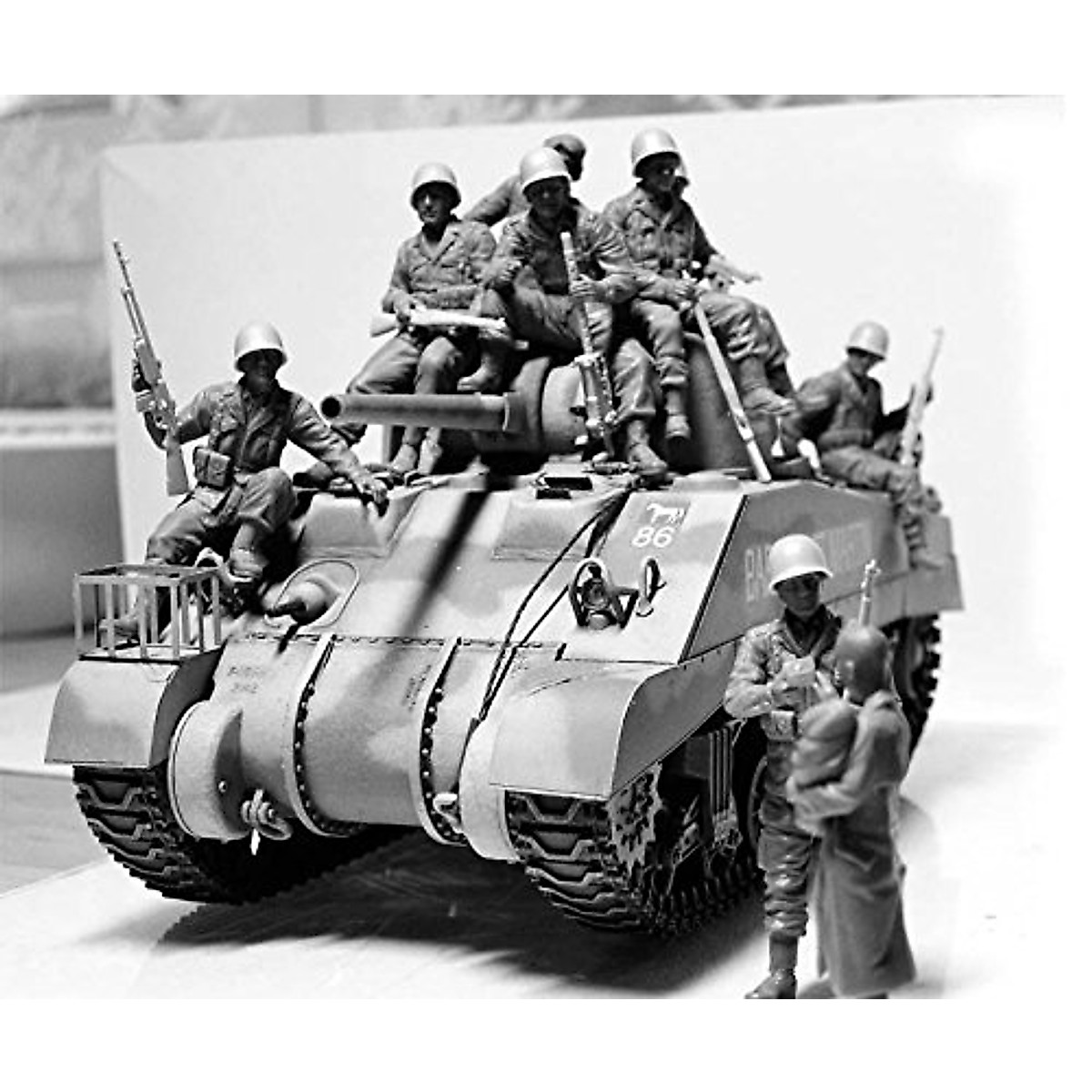 101 Light Company US Paratroopers and British Tankman 1944 1/35 Master Box 35164