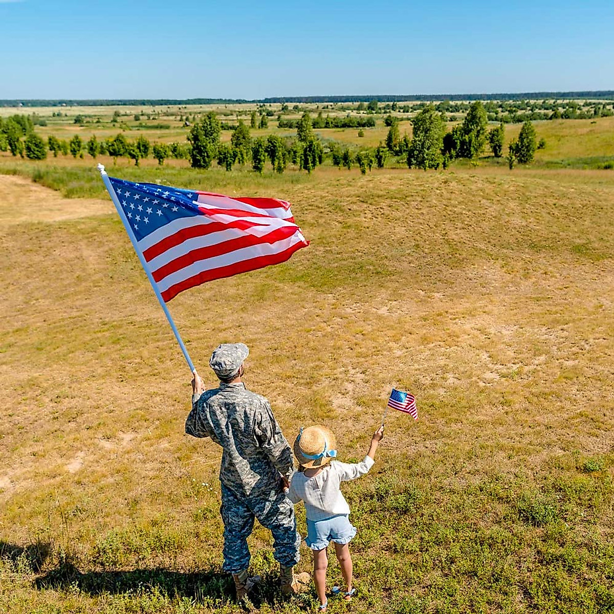 American Flag 3x5 FT, hogardeck Outdoor Indoor US Flag, Heavy Duty Nylon USA Flags, Embroidered Stars, Brass Grommets, Sewn Stripes, Vivid Color, Double Stitched
