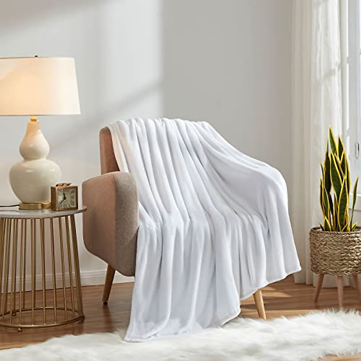 KMUSET Fleece Blanket King Size White Lightweight Super Soft Cozy Luxury Bed Blankets Microfiber Factory Shop(90 * 108)