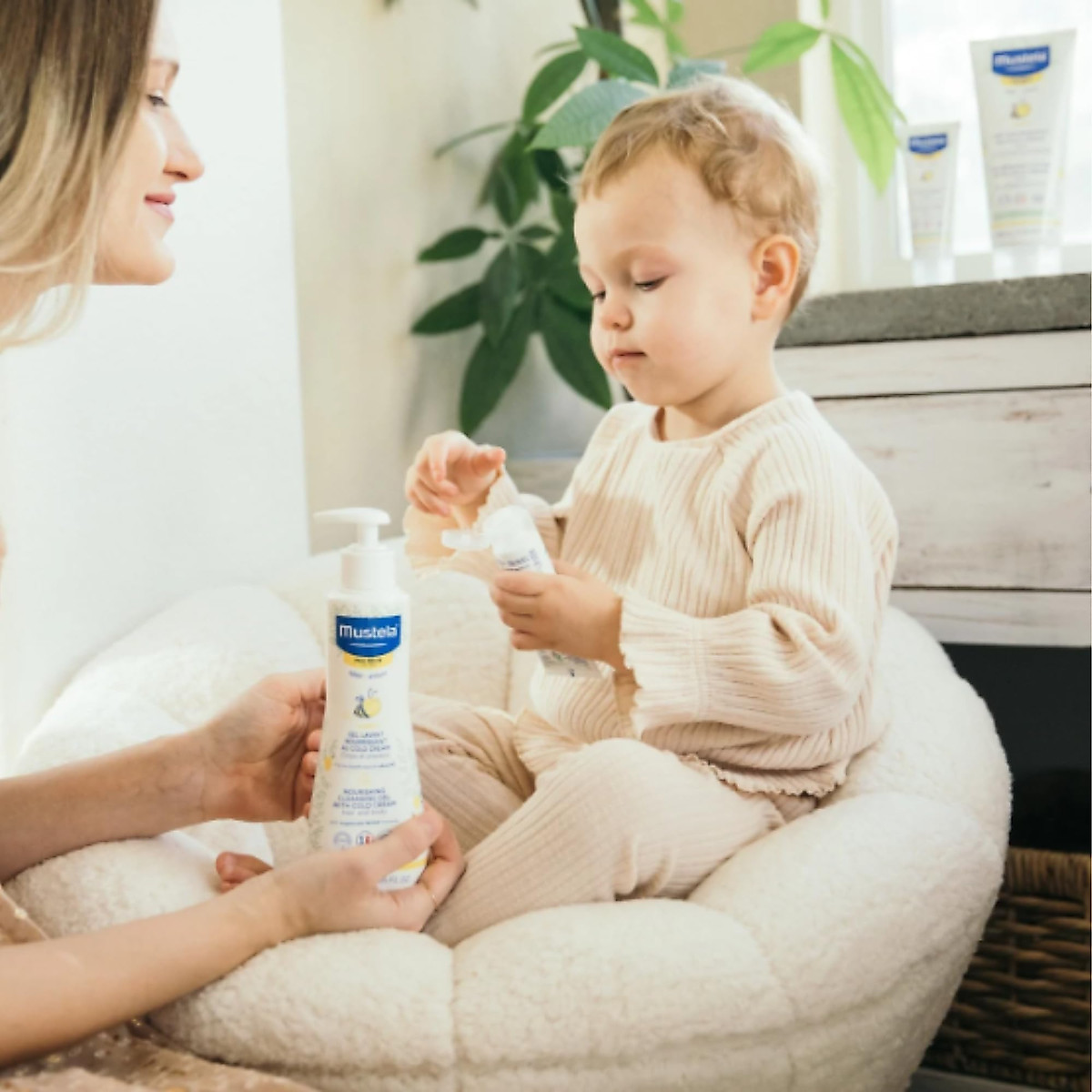 Mustela Baby Nourishing Lotion â€“ Daily Body Lotion for Dry Skin - with Natural Avocado, Cold Cream & Beeswax - 6.76 fl. oz. (Pack of 1)