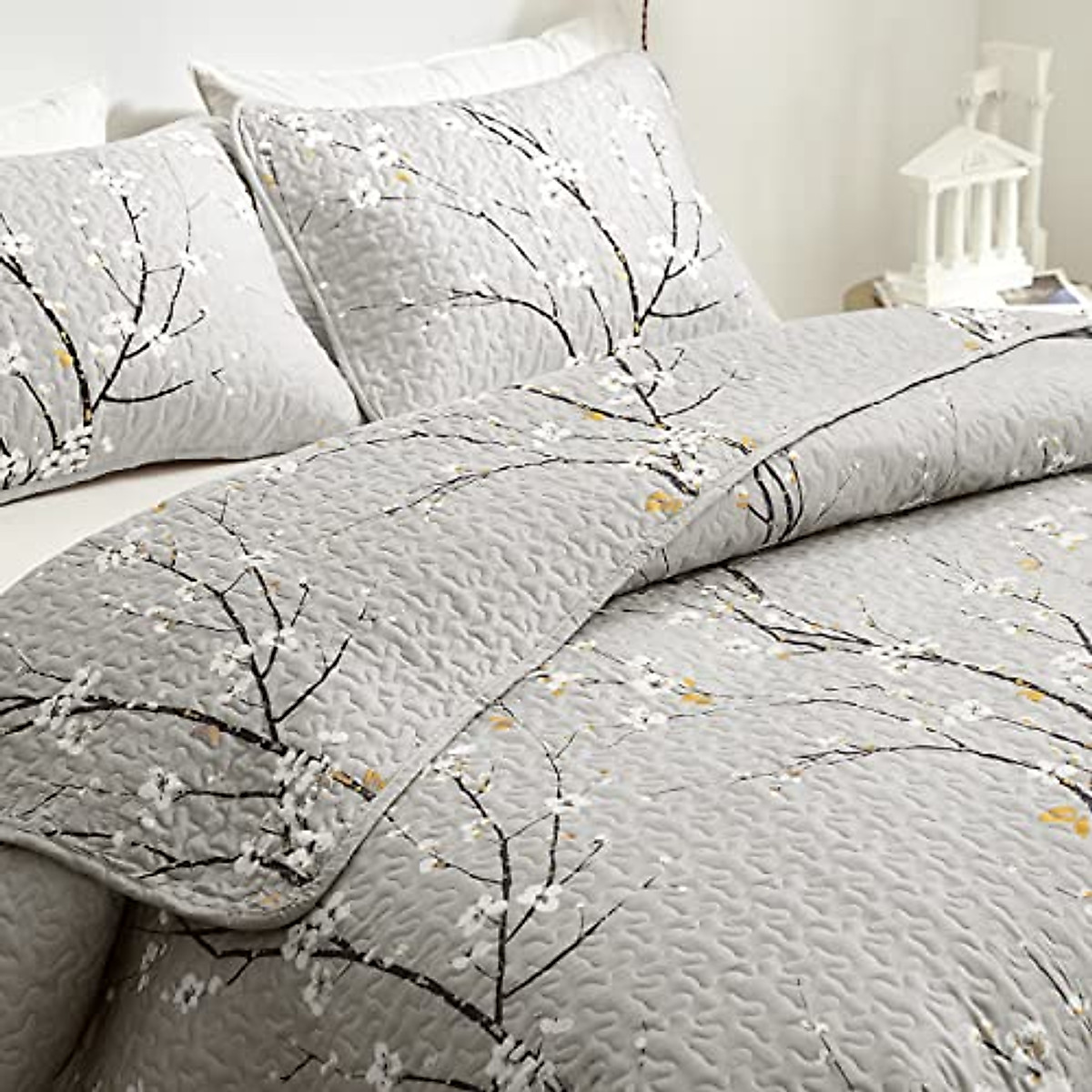 UOZZI BEDDING California King Reversible Quilt Set Oversized 102x114 Gray Branch Floral Soft Microfiber Lightweight Coverlet Bedspread Summer Comforter Set Bed Cover for All Season (1 Quilt+ 2 Shams)