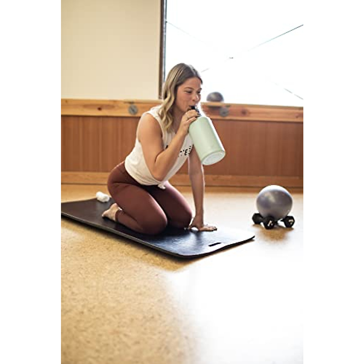 Simple Modern Water Bottle with Straw, Handle, and Chug Lid Vacuum Insulated Stainless Steel Metal Thermos Bottles | Half Gallon Leak Proof BPA-Free Sports Flask | Summit Collection | 64oz, Rose Gold