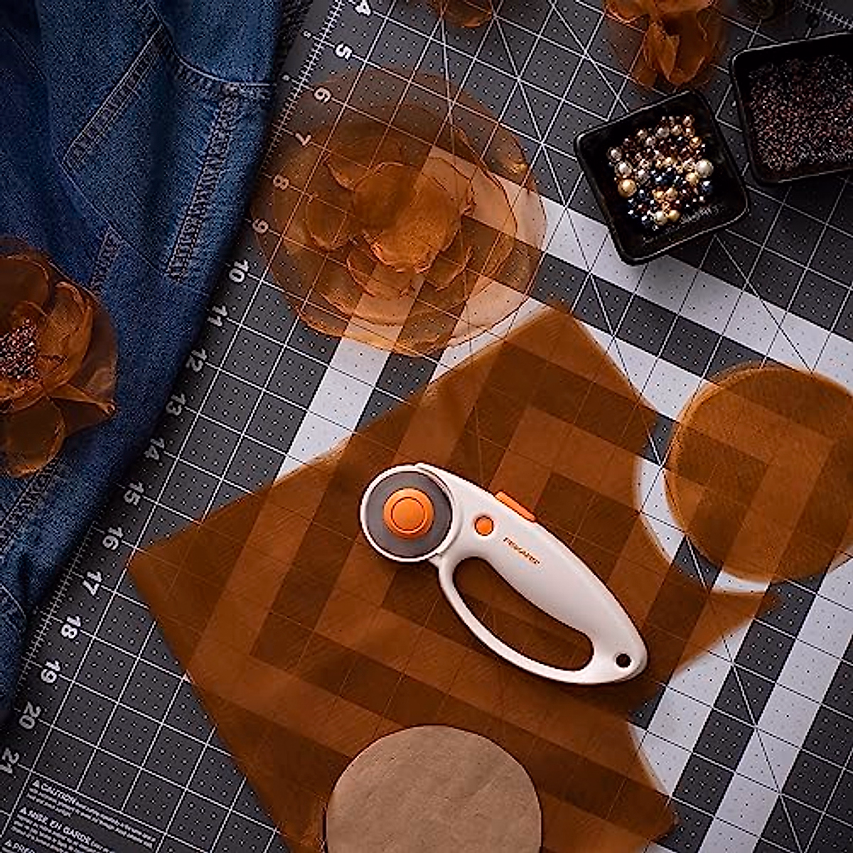 Fiskars 45mm Quick Change Rotary Cutter for Fabric - Steel Rotary Cutter Blade - Craft Supplies - Crafts, Sewing, and Quilting Projects - White