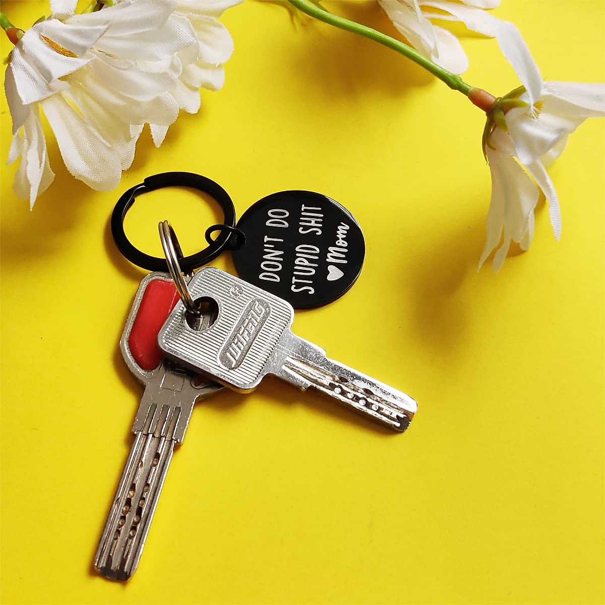 Funny Keychain Gift for Teenager from Mom, Don't Do Stupid Shit Keychain, Gag Sarcasm Gift for Son Daughter New Driver Birthday Graduation Valentine, Mother to Kids Go to College Presents (Black)