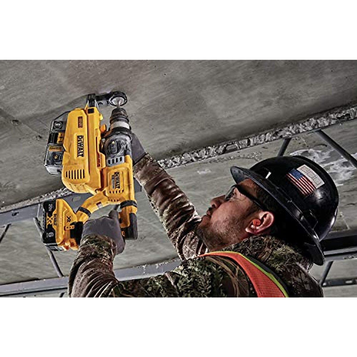DEWALT 20V MAX Rotary Hammer, SDS Plus, L-Shape, On-Board Dust Extractor, 1-1/8-Inch (DCH263R2DH)