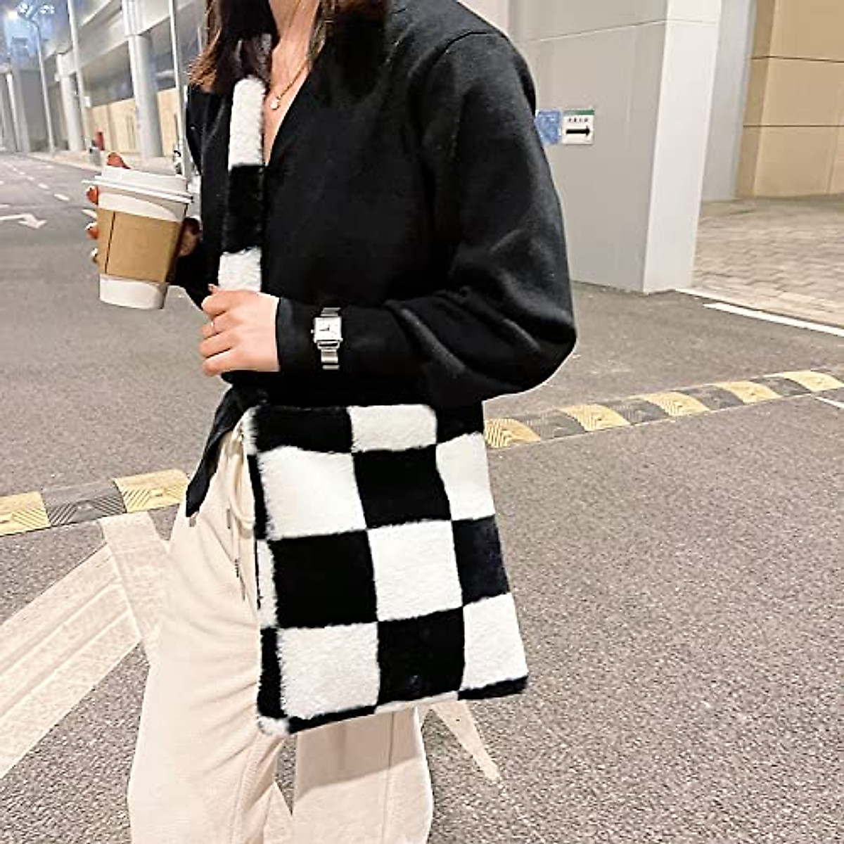 Plush Underarm Bag, Ladies Fluffy Shoulder Bag, Women Furry Tote Bag Plush Crossbody Bag for Autumn and Winter