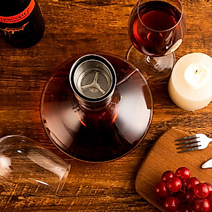 VnoPerito Wine Decanter,Red Wine Carafe,Decanter with Built-in Aerator Pourer, 100% Hand Blown Lead-free Crystal Glass with Stainless Steel Pourer Lid, Filter, Wine Gifts for Men