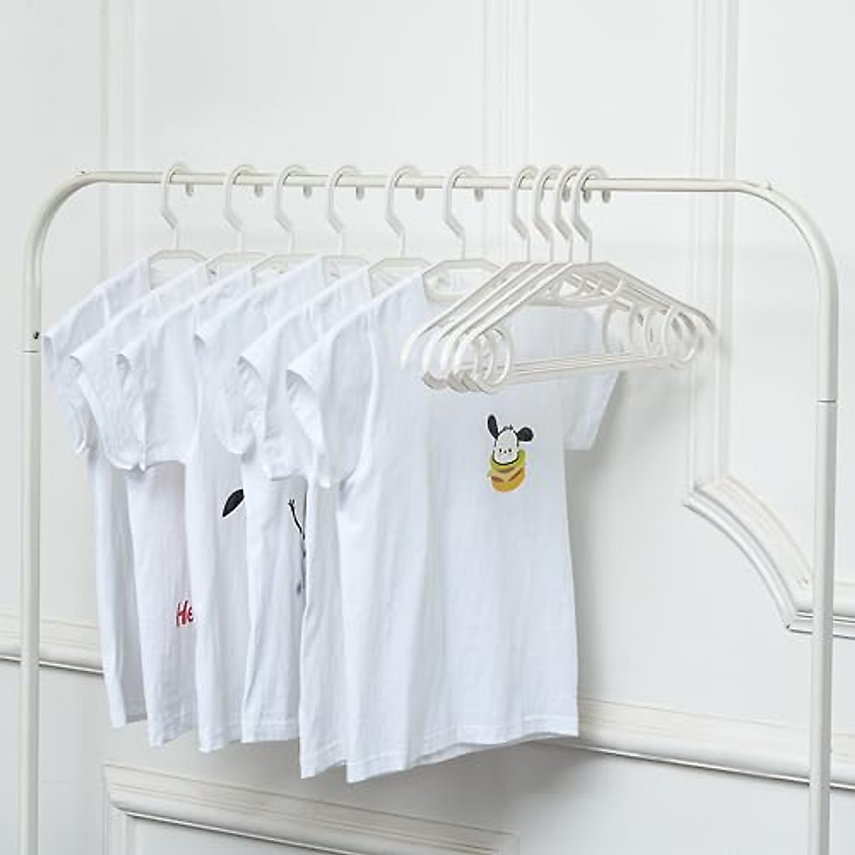 White Plastic Clothes Hangers 20 Pack,Adult Coat Hangers for Closet,Non-Slip Laundry Hangers,Room Essentials Basics Size Ideal for Everyday Use on Coats,Shirts,Pants,Dress,Skirts