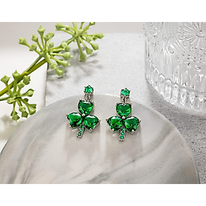 Famdecor Shamrock Earrings Studs St Patricks Day Earrings for Women Rhinestone Green Heart Leaf Earring for Women St Patricks Day Decor