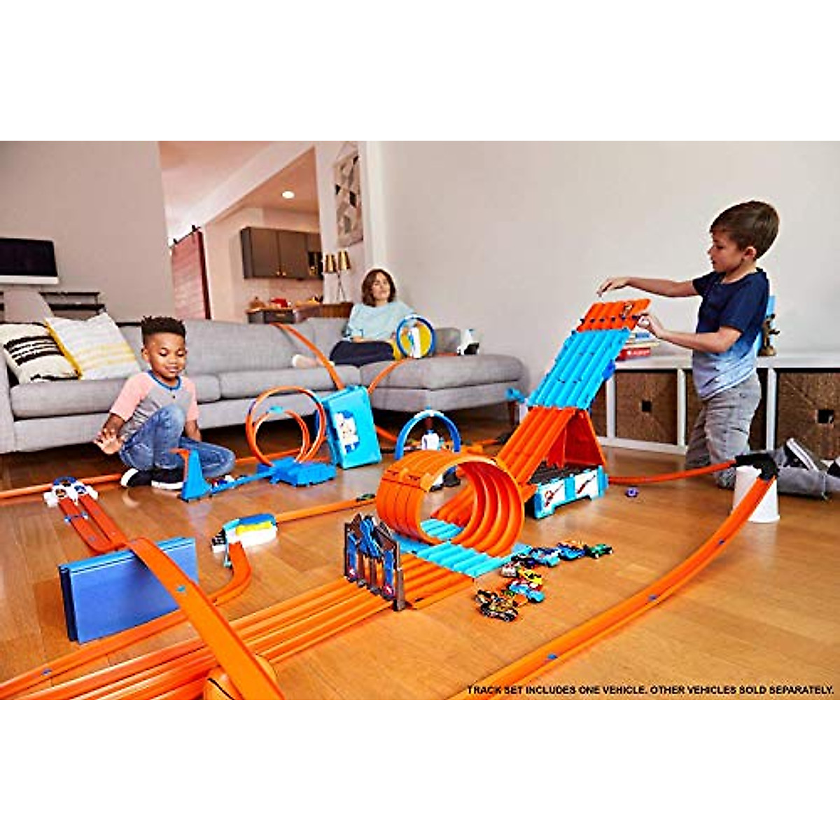 Hot Wheels Race Crate with 3 Stunts in 1 Set Portable Storage Ages 6 to 10