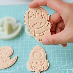 KALAIEN Space Cake Mold Cookie Cutter Rocket Mold Fondant Stamper Set, Biscuit Cake Baking Mold for Party Supplies Small Set of 4