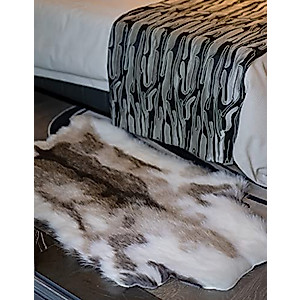DUPA LIFE Reindeer Print Mixed Beige White ReindeerSkin Faux Fur Reindeer Hide Area Rug for Bedroom, Living Room,Chair Cover. Ultra Soft Fluffy Cozy Washable 3x3.5Feet