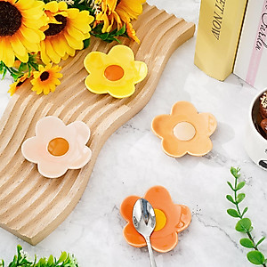 Whaline 4Pcs Flower Coffee Spoon Rest Groovy Retro Flower Ceramic Teaspoon Holder Boho Daisy Sauce Dishes Dipping Bowl Floral Ring Dish for Groovy Retro Boho Party Kitchen Office Home Decor