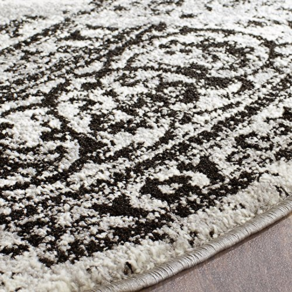 SAFAVIEH Adirondack Collection 4' Round Silver / Black ADR101A Oriental Distressed Non-Shedding Dining Room Entryway Foyer Living Room Bedroom Area Rug