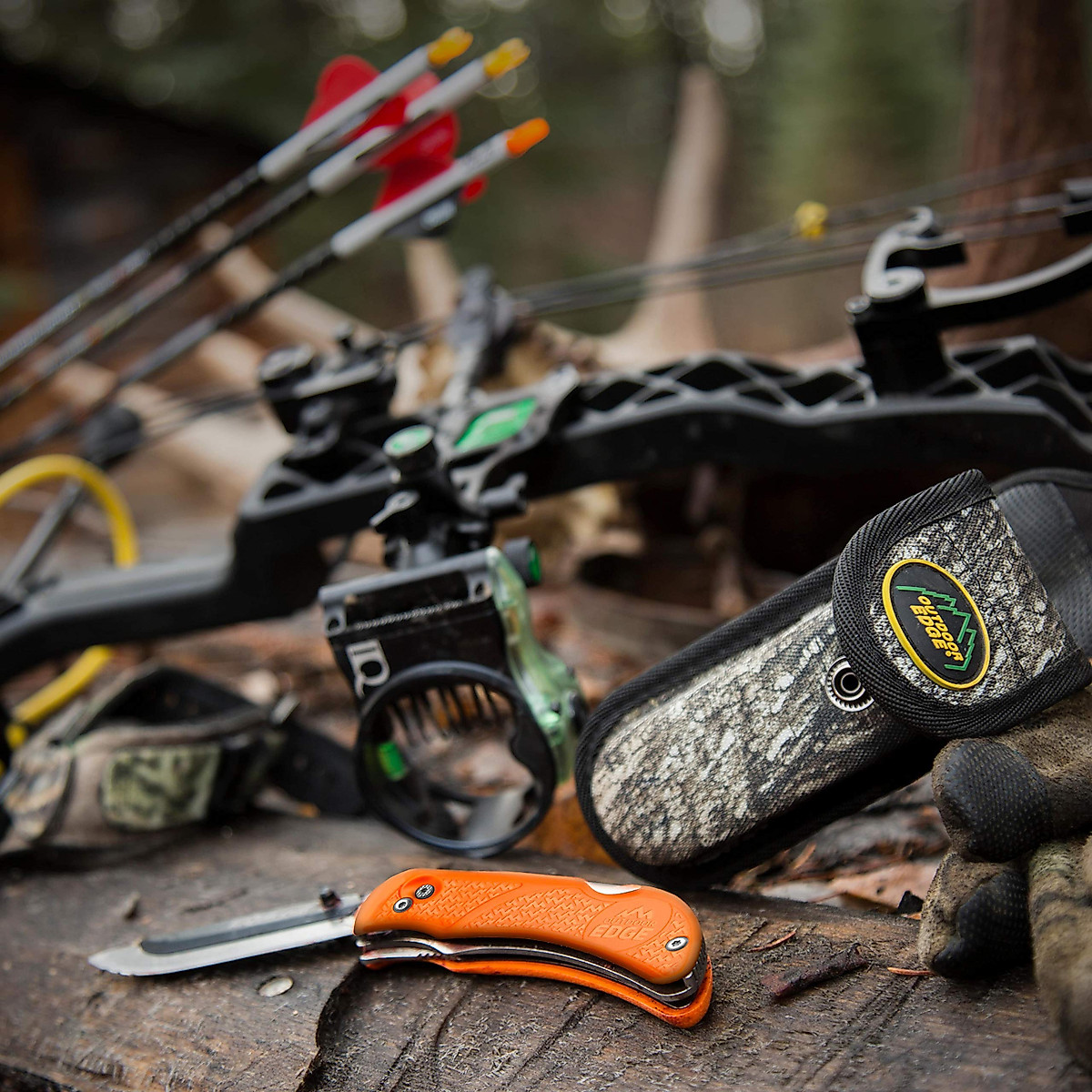 OUTDOOR EDGE RazorPro - Double Blade Folding Hunting Knife with Replaceable Razor Blade, Gutting Blade and Camo Nylon Sheath (Orange, 6 Blades)