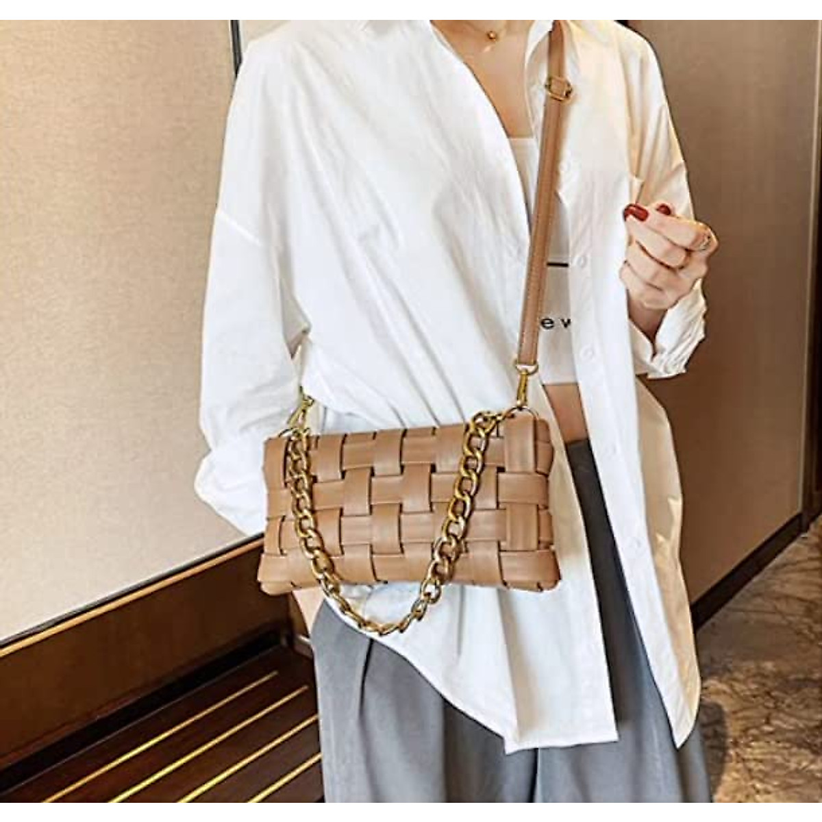 Bella Luna Women’s Woven Small Crossbody Clutch Handbag or Shoulder Bag Purse with Chain and Strap for Evening or Day (Caramel)