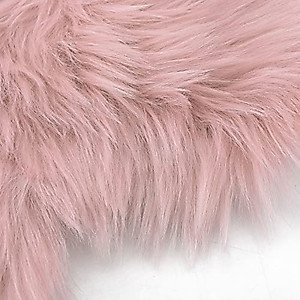 Nuxn 40 x 50cm Heart Shape Faux Sheepskin Rug Soft Long Plush Fluffy Shaggy Carpet Area Mats Rugs Bedroom Sofa Decorative Floor Carpet