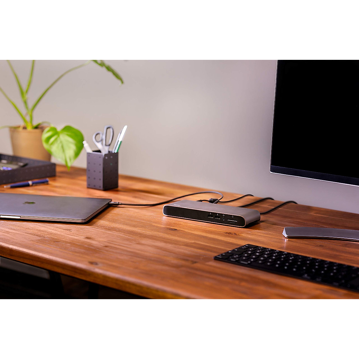 Elgato Thunderbolt 3 Pro Dock – With 50 Cm Thunderbolt Cable, 40Gb/S, Dual 4K Support, 2x Thunderbolt 3 (USB C), 4x USB 3.0, SD/Micro SD Card Reader, Audio I/O, Gigabit Ethernet, Aluminum Chassis.