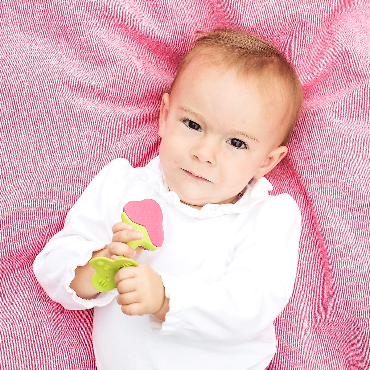 Innobaby Original Teethin Smart EZ Grip Fruit Teether and Sensory Toy for Babies and Toddlers in Berry. BPA Free Teether