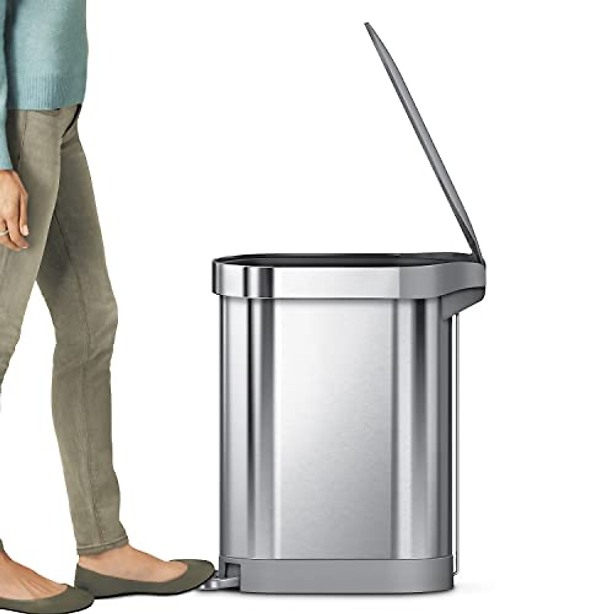 simplehuman 45 Liter / 12 Gallon Slim Hands-Free Kitchen Step Trash Can, Brushed with Plastic Lid & CW0262 3 x paquete de 20 bolsas de basura a medida (60 bolsas), código N, plástico Blanco