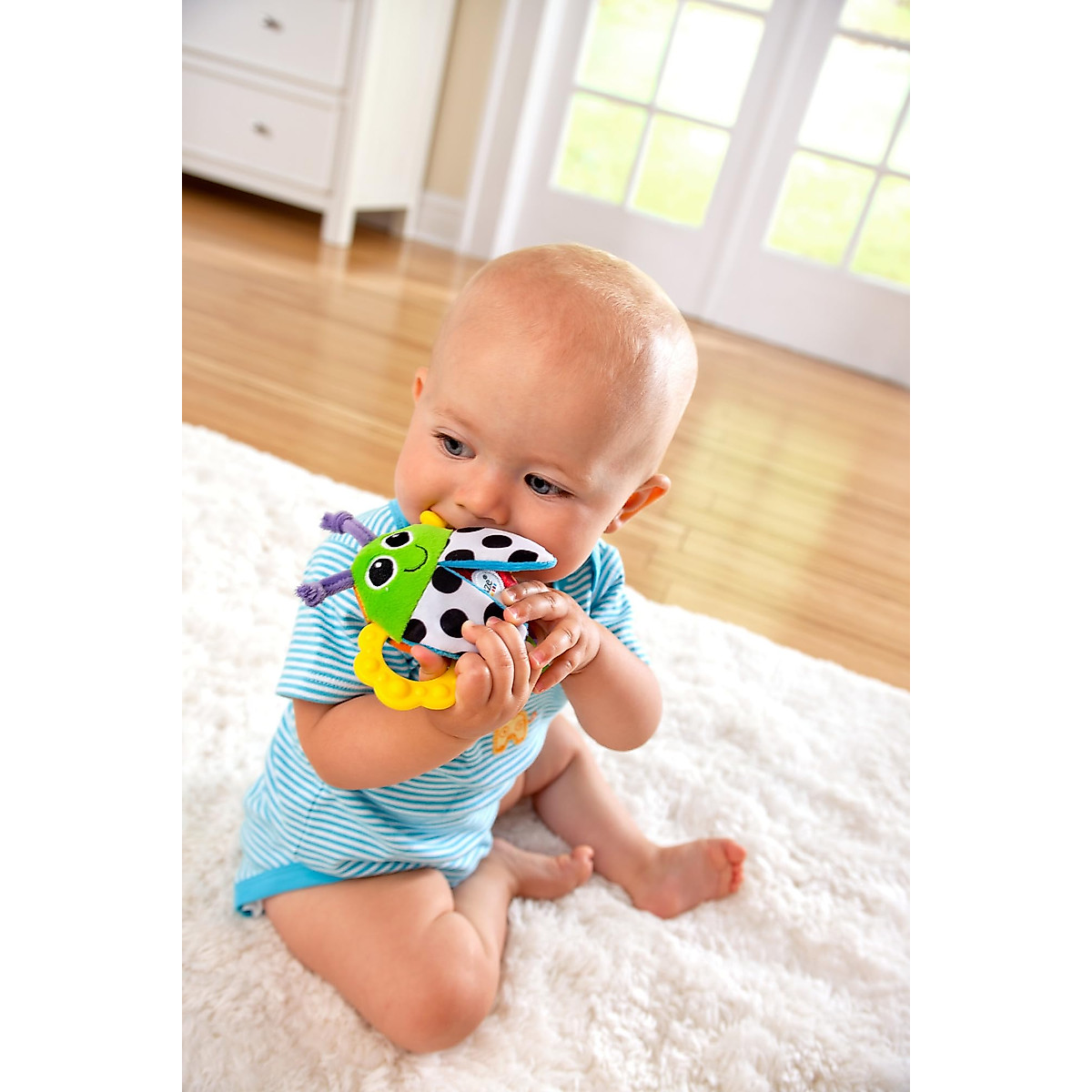 LAMAZE Bitty Bite Bug Rattle 4.5 Inch (Pack of 1)