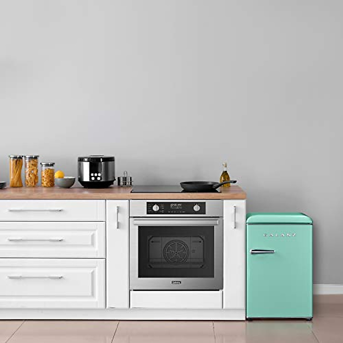 Galanz GLR25MGNR10 Retro Compact Refrigerator, Mini Fridge with Single Doors, Adjustable Mechanical Thermostat with Chiller, Green, 2.5 Cu Ft